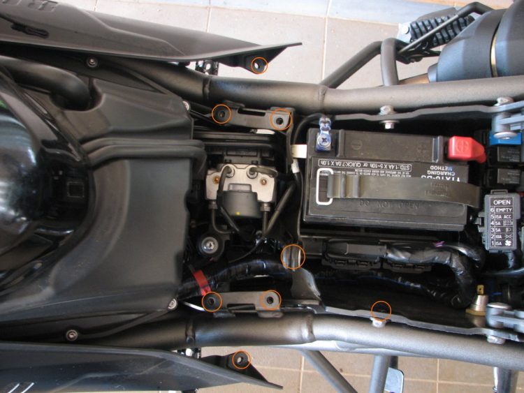 Triumph Tiger 800 XCx 2015 maintenance | coeleveld.com